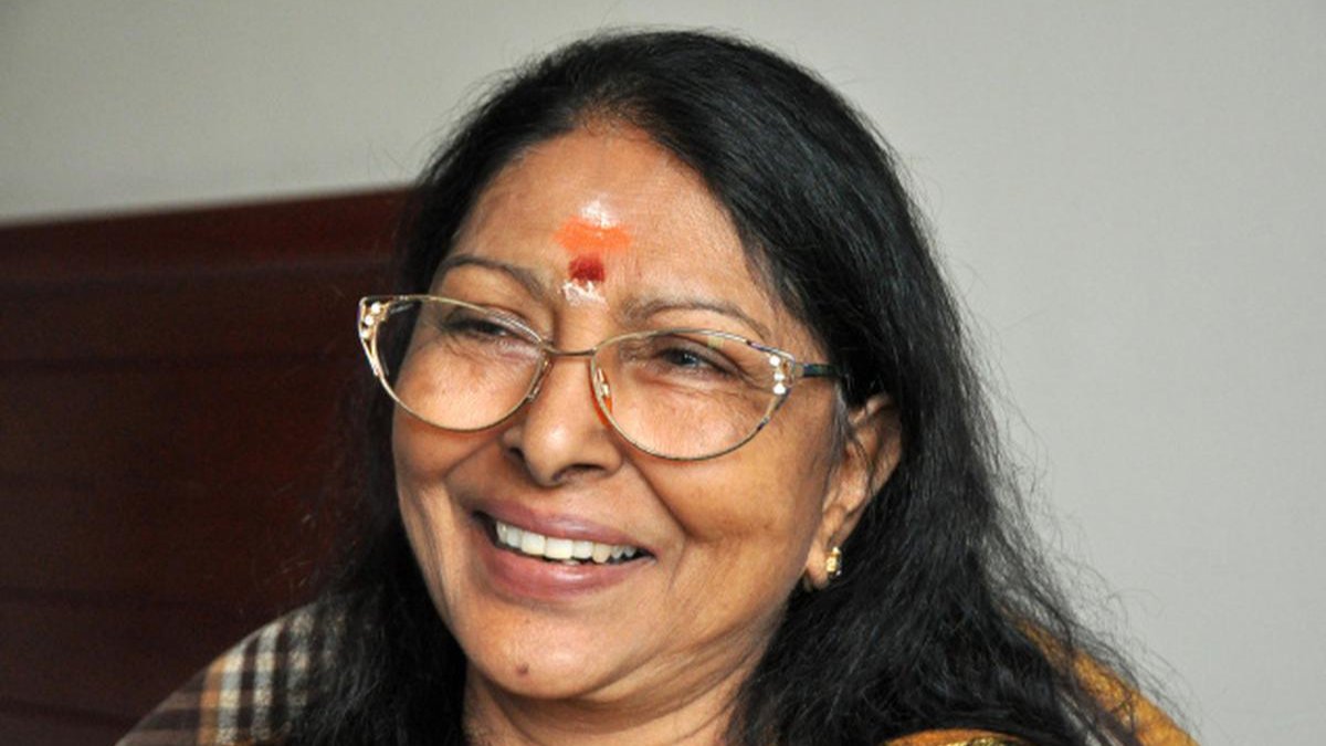 പു ര സ്കാ ര നി റ വി ൽ ശാ ര ദാം ബ രം | Deepika | The Largest Read ...