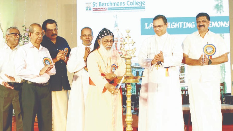 ഉ ന്ന തവി ദ്യാ പീ ഠ ങ്ങ ള്‍ ദി ശാ ബോ ധമേക ണം: കർദിനാൾ മാ ര്‍ ക്ലീമി സ് ...