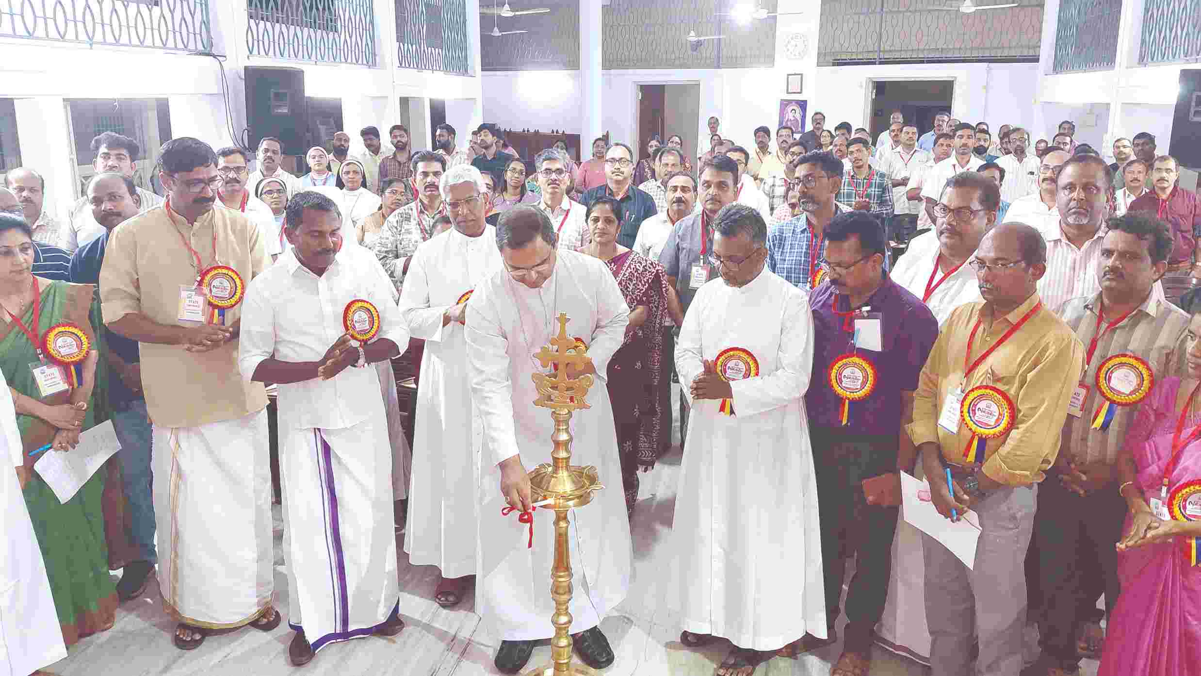 സമൂഹമാധ‍്യമ‌ ഉപയോഗത്തെക്കുറിച്ച് കുട്ടികളിൽ അവബോധം സൃഷ്‌ടിക്കണം: മാ ...