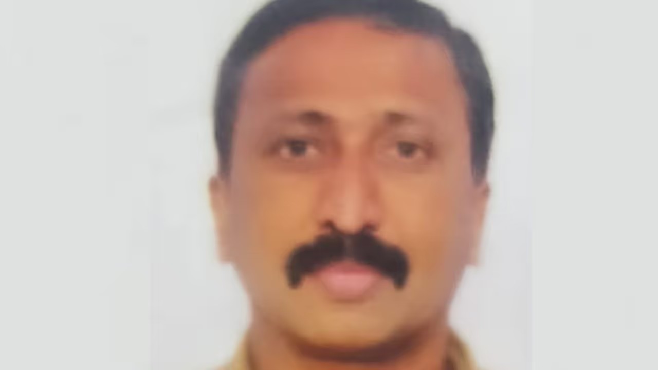 തൃ ക്കു ന്ന പ്പു ഴ യി ൽ എ സ്‌ ഐ വീ ട്ടി ൽ മ രി ച്ച നി ല യി ൽ | Deepika ...