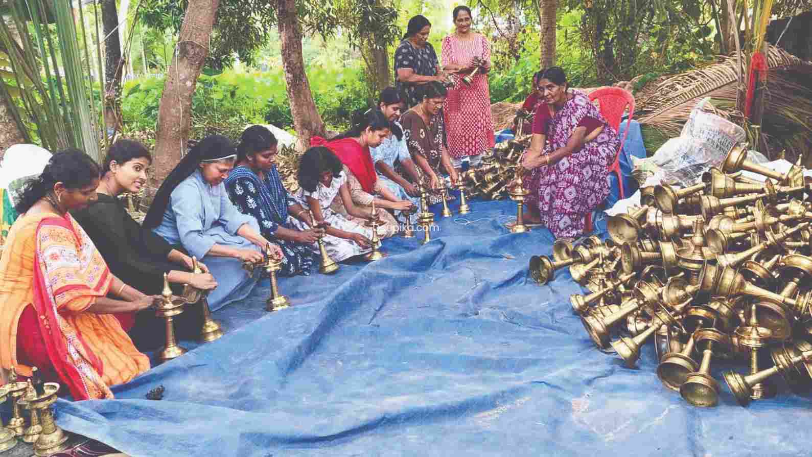 ആ ത്മ സ മ ർ പ്പ ണ ത്തി ന്‍റെ പെ സ ഹാ ഇ ന്ന്: ത ങ്കി പള്ളി യി ൽ മ ത മൈ ...