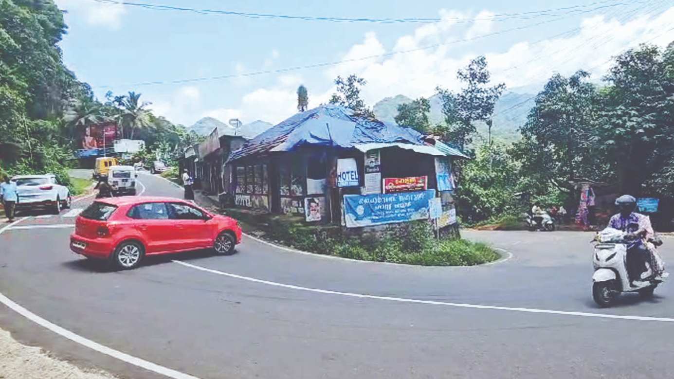 ക ല്ലാ ര്‍ കു ട്ടി ടൗ ണി ലെ ഗ താ ഗ ത ക്കു രുക്കി നു പ രി ഹാ രം വേ ണം ...
